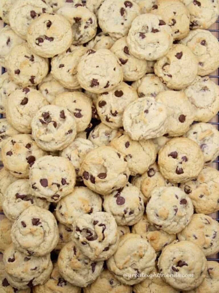 Easy Chocolate Chip Cookies - Great Eight Friends